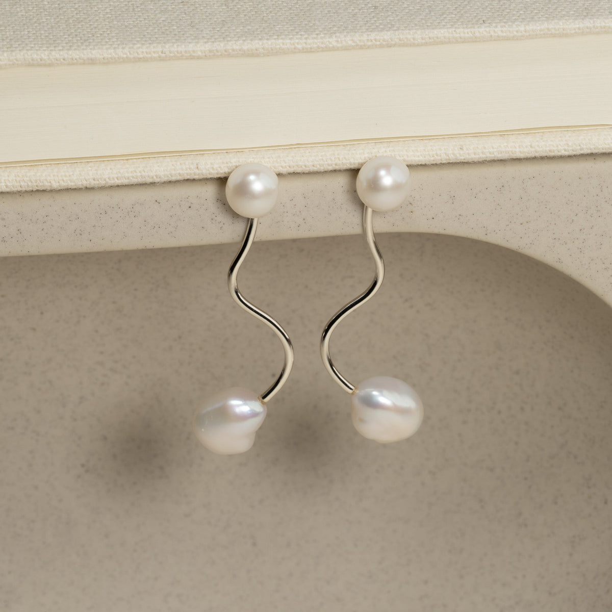 LINA PEARL SILVER EARRING – Sisi Copenhagen