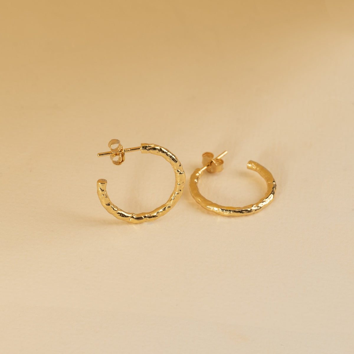 ELMA MEDIUM GOLDEN CREOL EARRING – Sisi Copenhagen